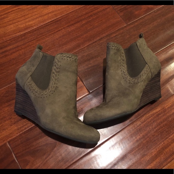 Report | Shoes | Booties | Poshmark